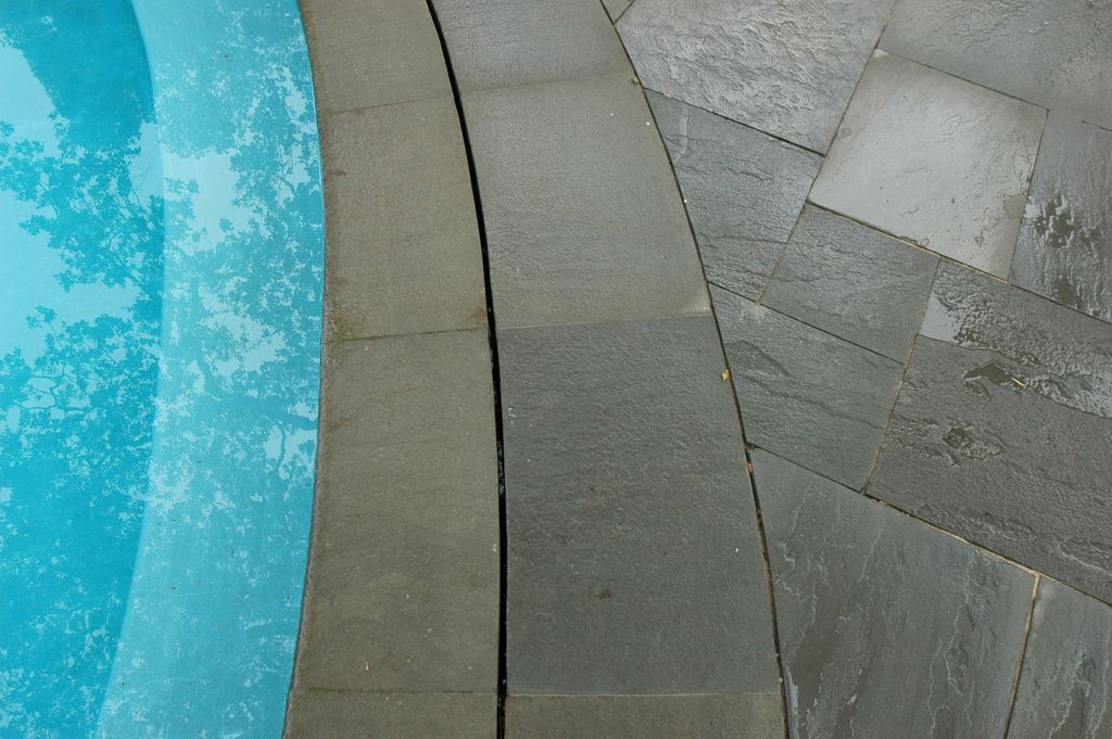 Bluestone Flamed Surface Green/Brown - Pool Coping